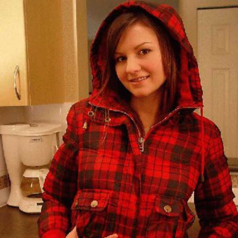 Josie Model, ses photos de charme usurpées par les brouteurs